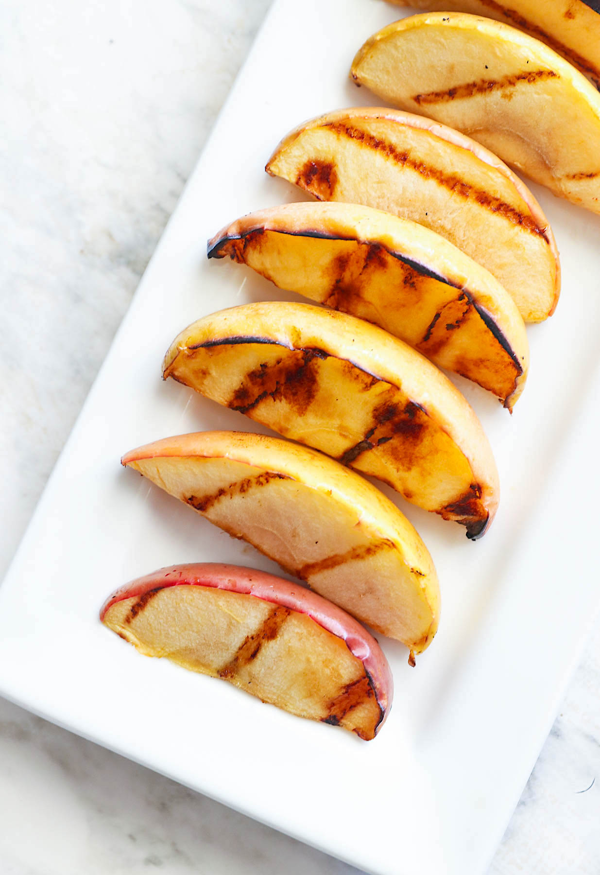 Easy Grilled Apples - feedthegrill.com